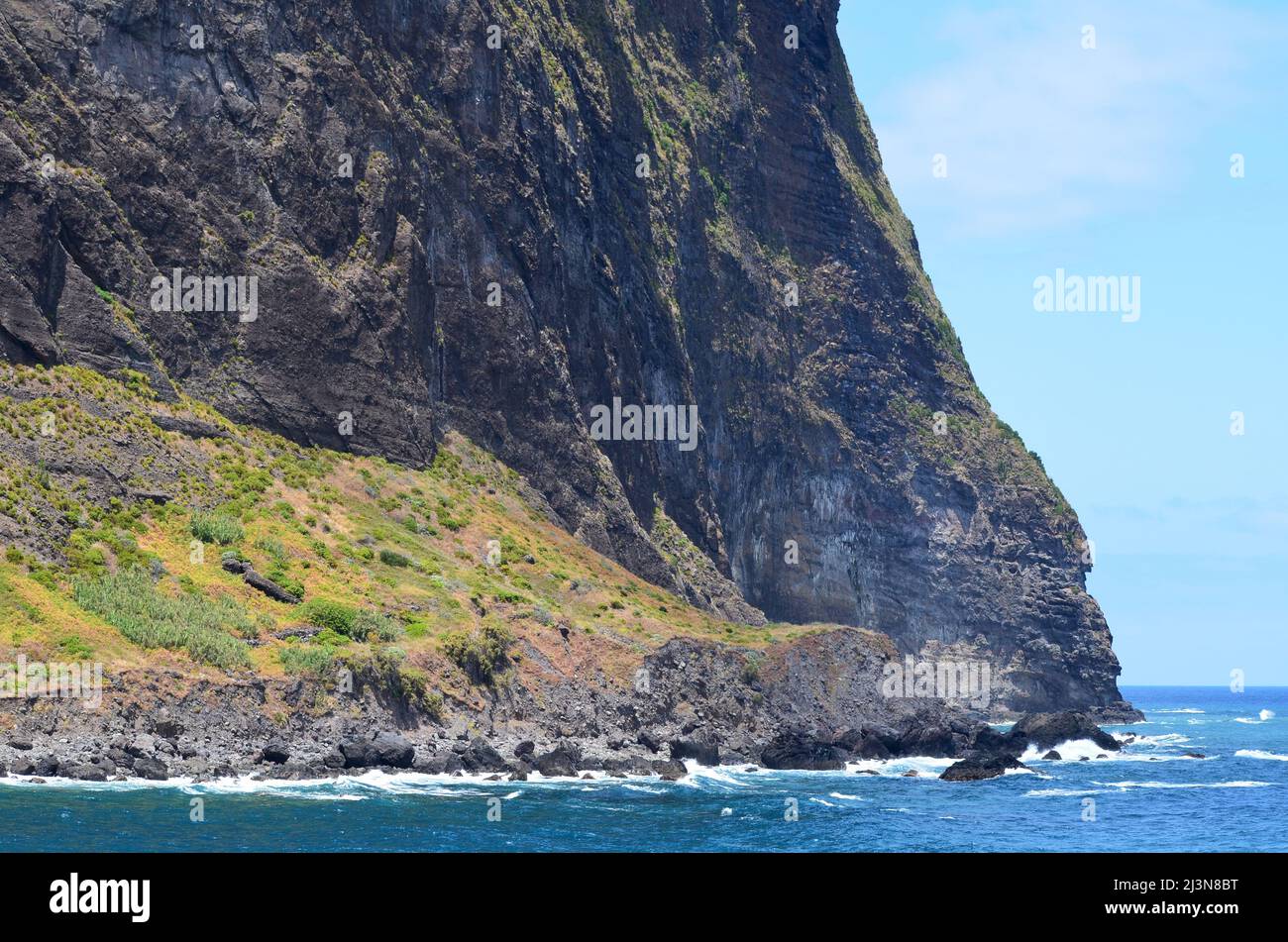 High seacliffs and spectacular coastal views in Porto da Cruz, Madeira ...