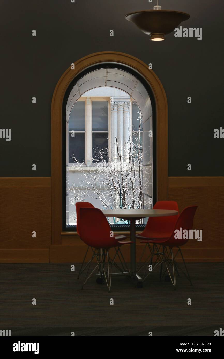 A huge window looking out of Chicago's Harold Washington Library Stock ...