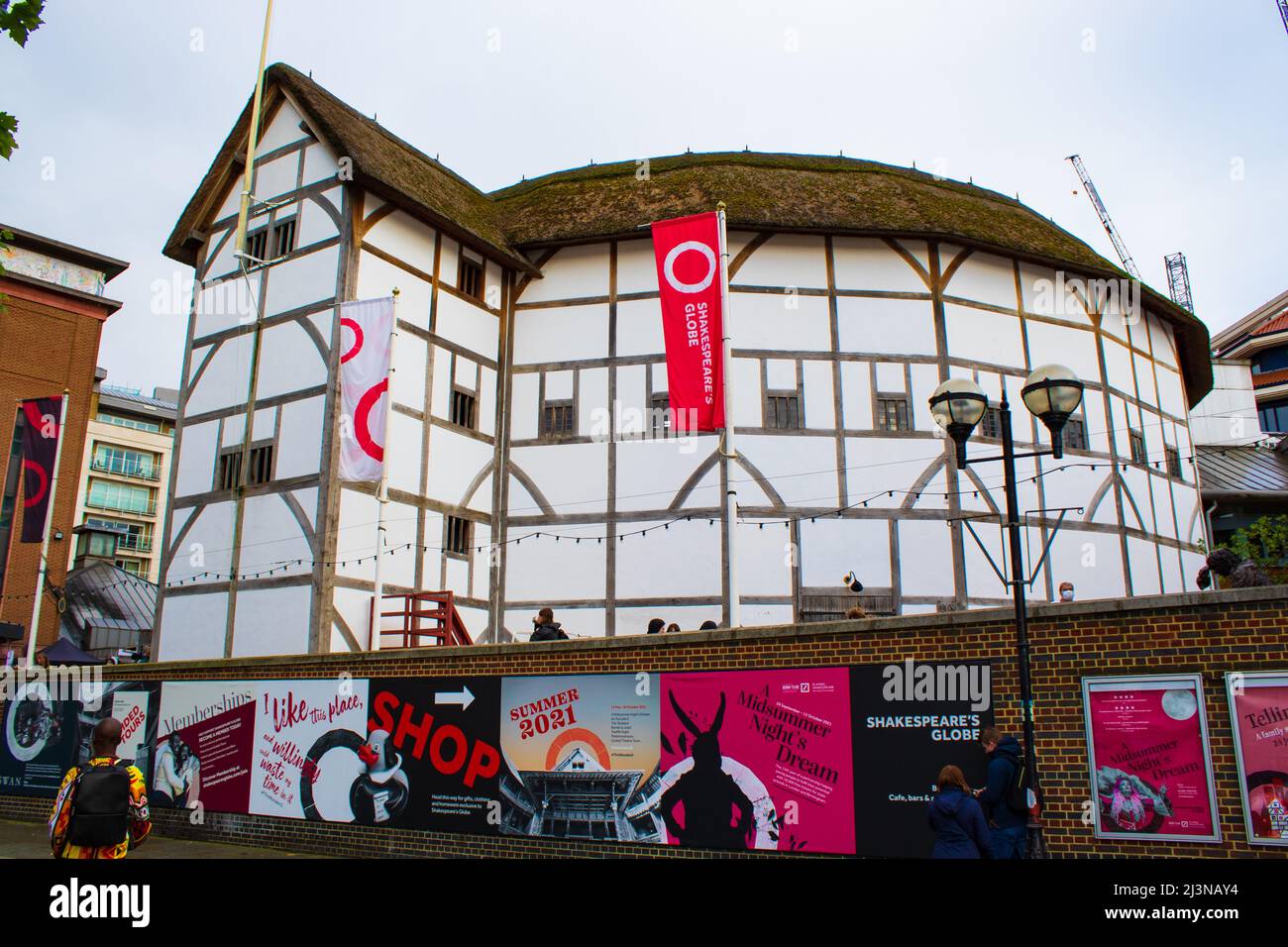Shakespeare`s Globe -Oak-and-thatch replica of original Elizabethan ...