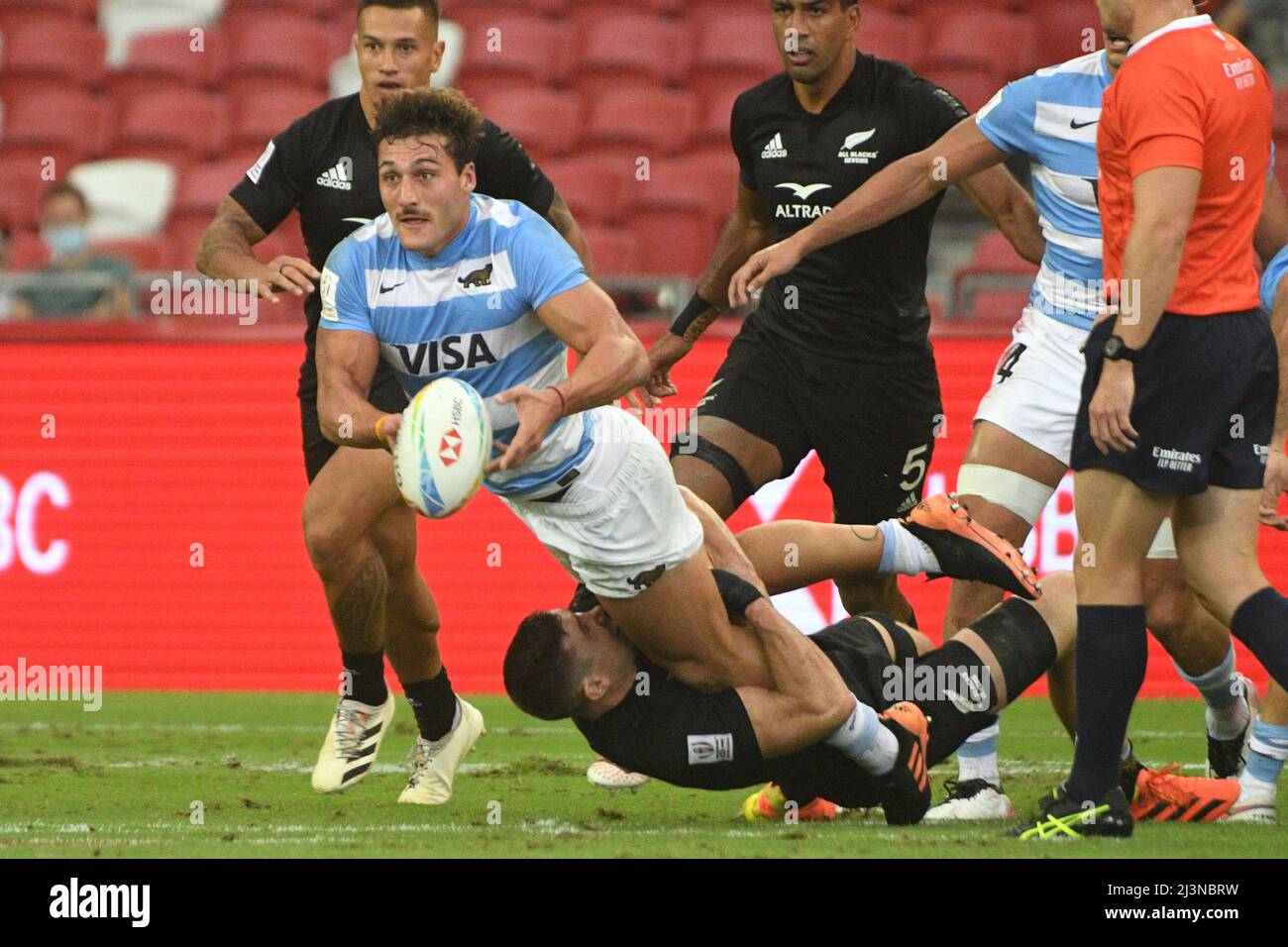 Singapore. 9th Apr, 2022. Rodrigo Isgro (front L) of Argentina competes ...