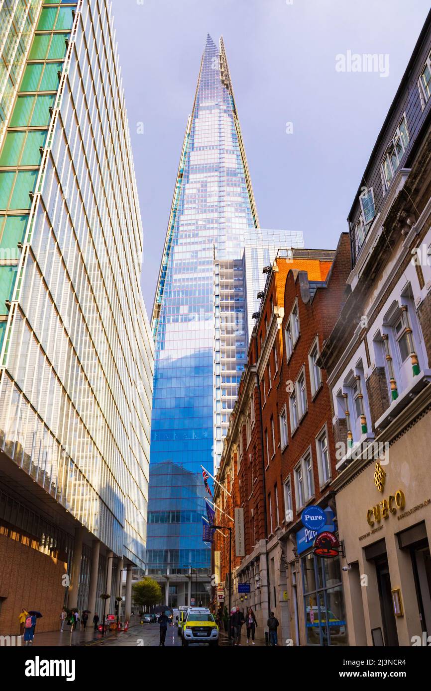 Modern jagged architecture hi-res stock photography and images - Alamy