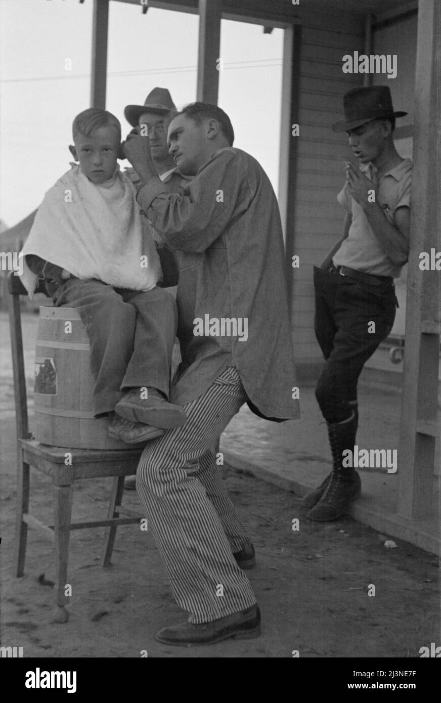 1930s barber shop hi-res stock photography and images - Alamy