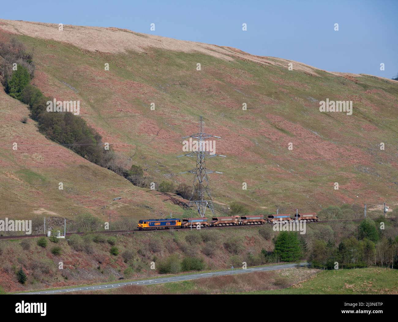 GB Railfreight class 92 electric locomotive 92032 hauling a freight ...