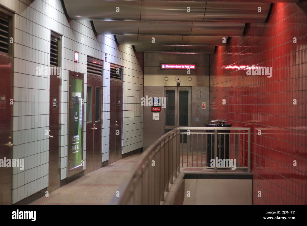 An interior space on Chicago’s red line public train station Stock ...