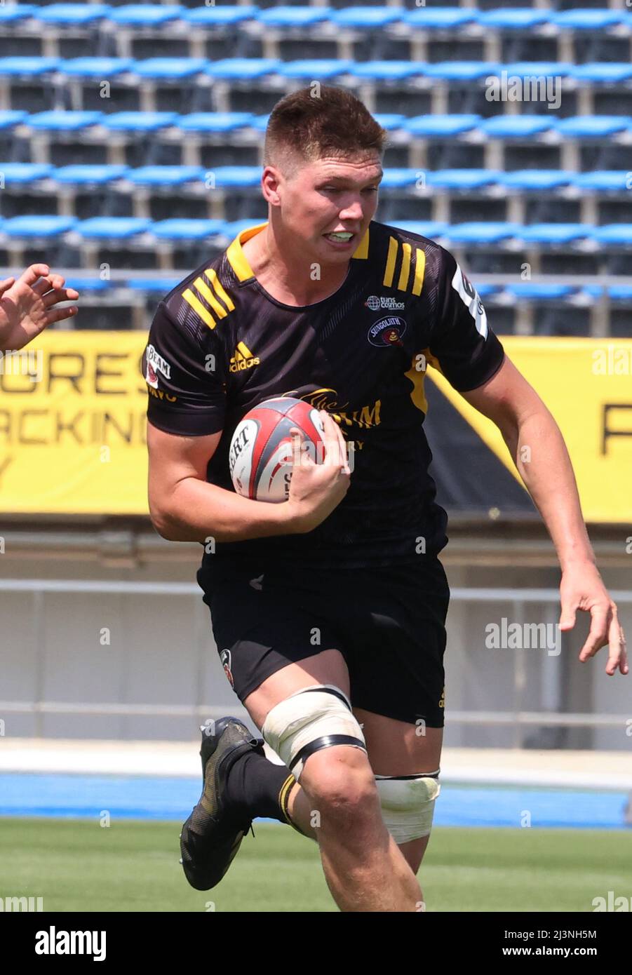 Tokyo, Japan. 9th Apr, 2022. Tokyo Suntory Sungoliath lock Harry ...