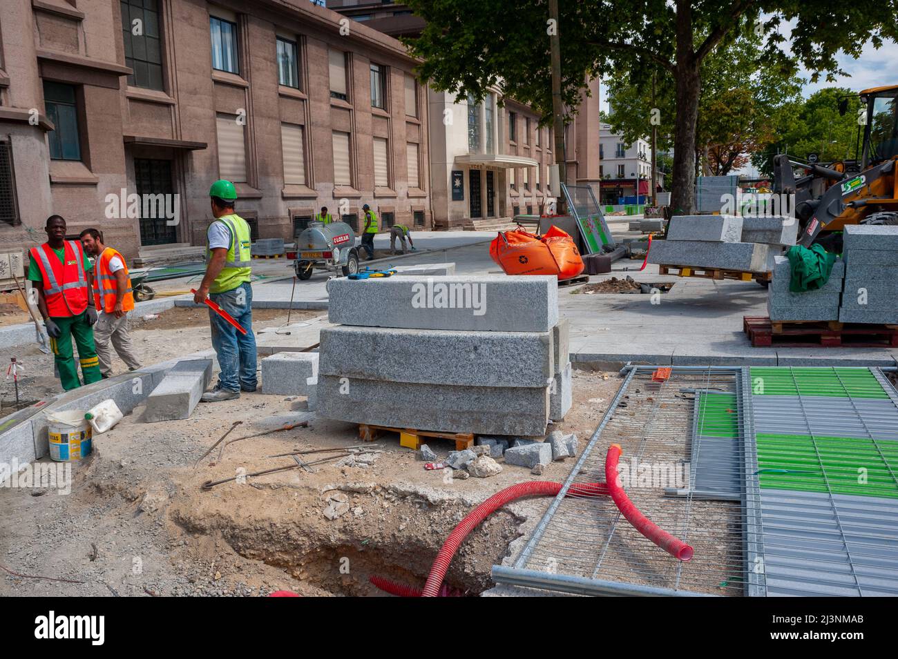 Paris france construction workers hi-res stock photography and images ...