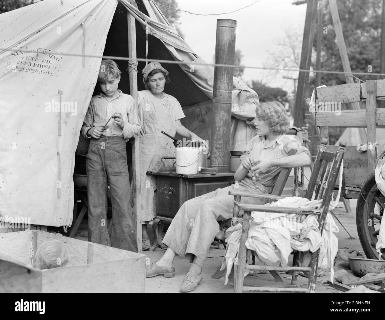 Drought refugees from Texas encamped in California near Exeter. Seven ...