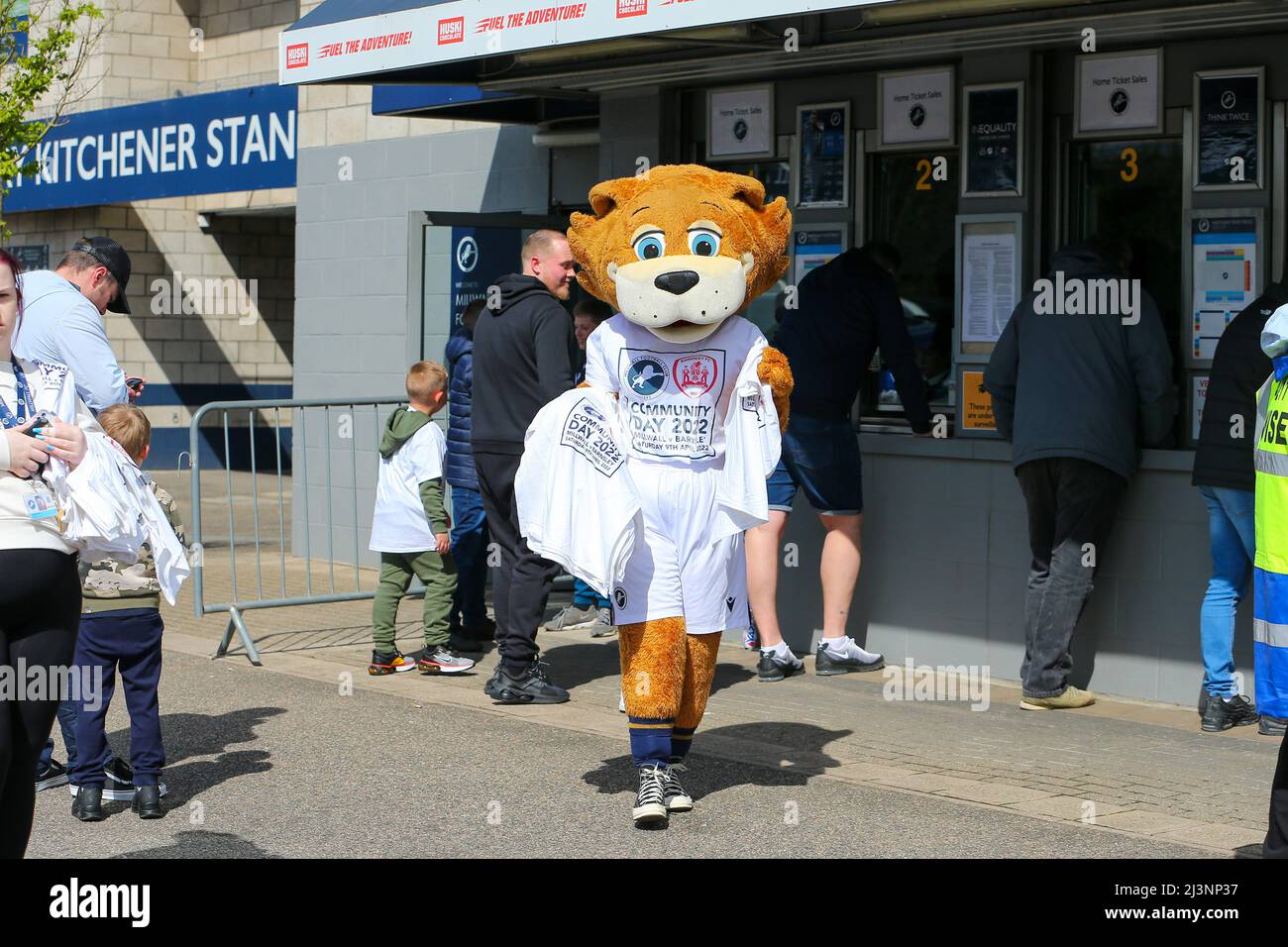 Millwall mascot hi-res stock photography and images - Alamy