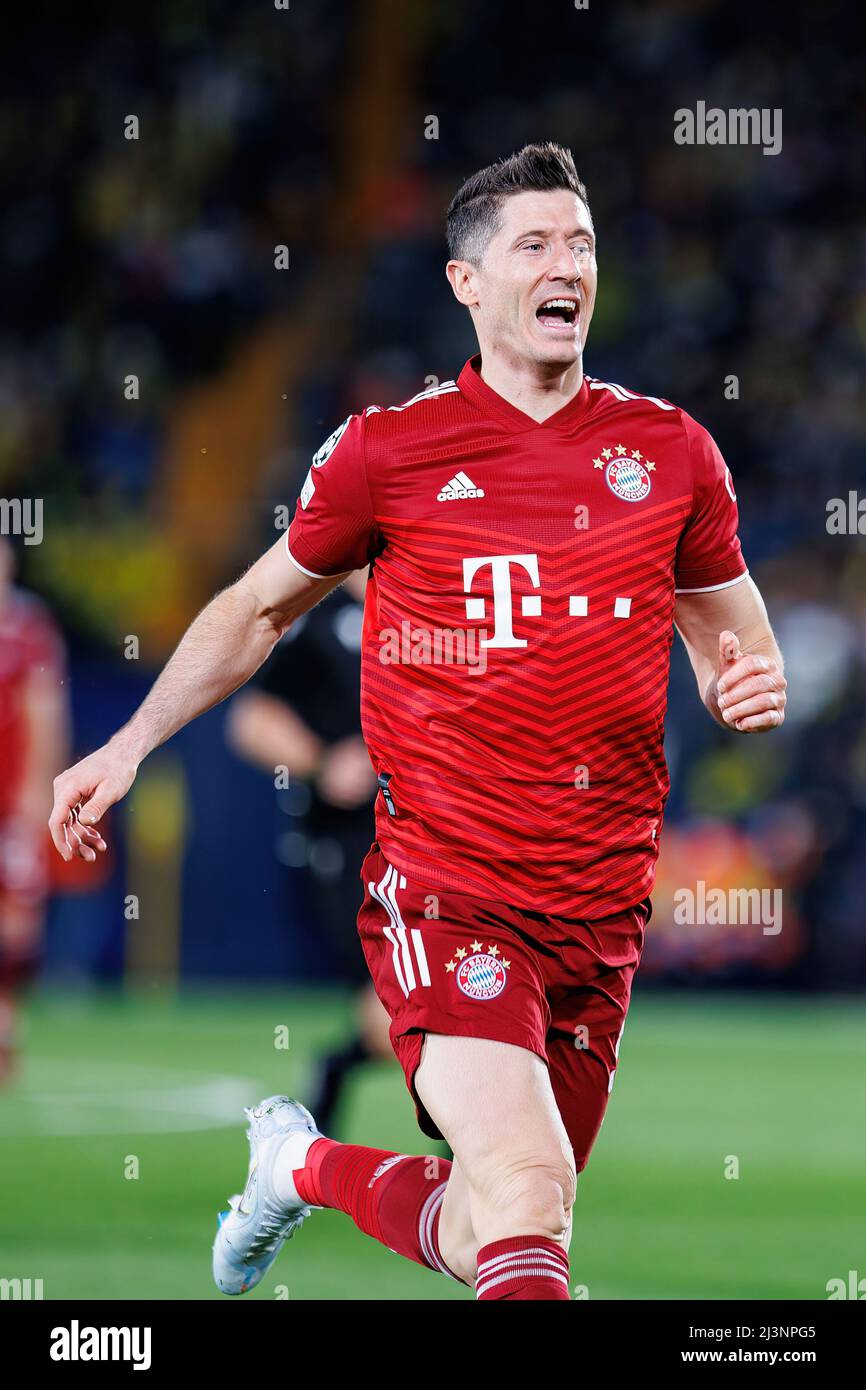 VILLARREAL, SPAIN - APR 6: Lewandowski in action during the UEFA ...