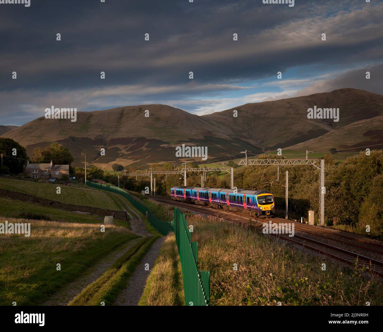 First Transpennine Express class 185 Diesel multiple unit 185135 in the ...