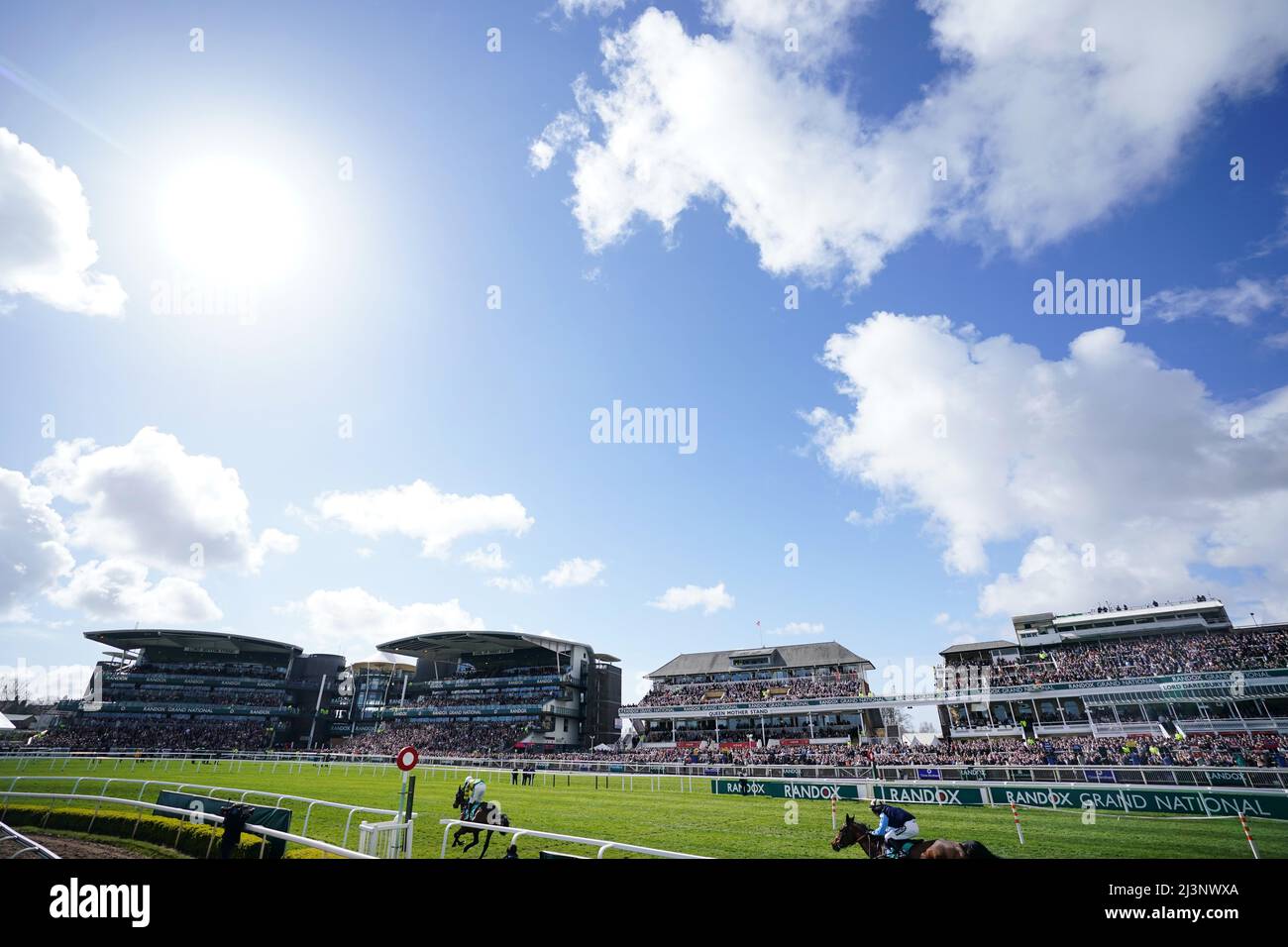 Grand national de liverpool 2022 hi-res stock photography and images ...
