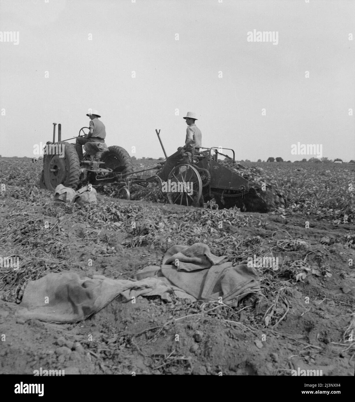 Great depression farm tractor hi-res stock photography and images - Alamy