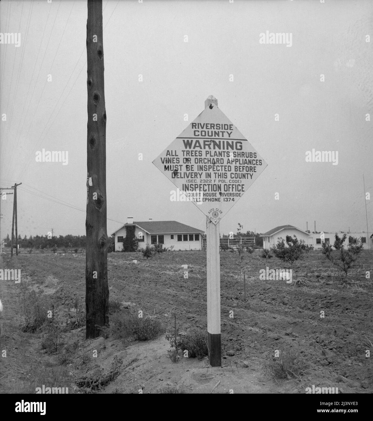 Riverside warning sign Black and White Stock Photos & Images - Alamy