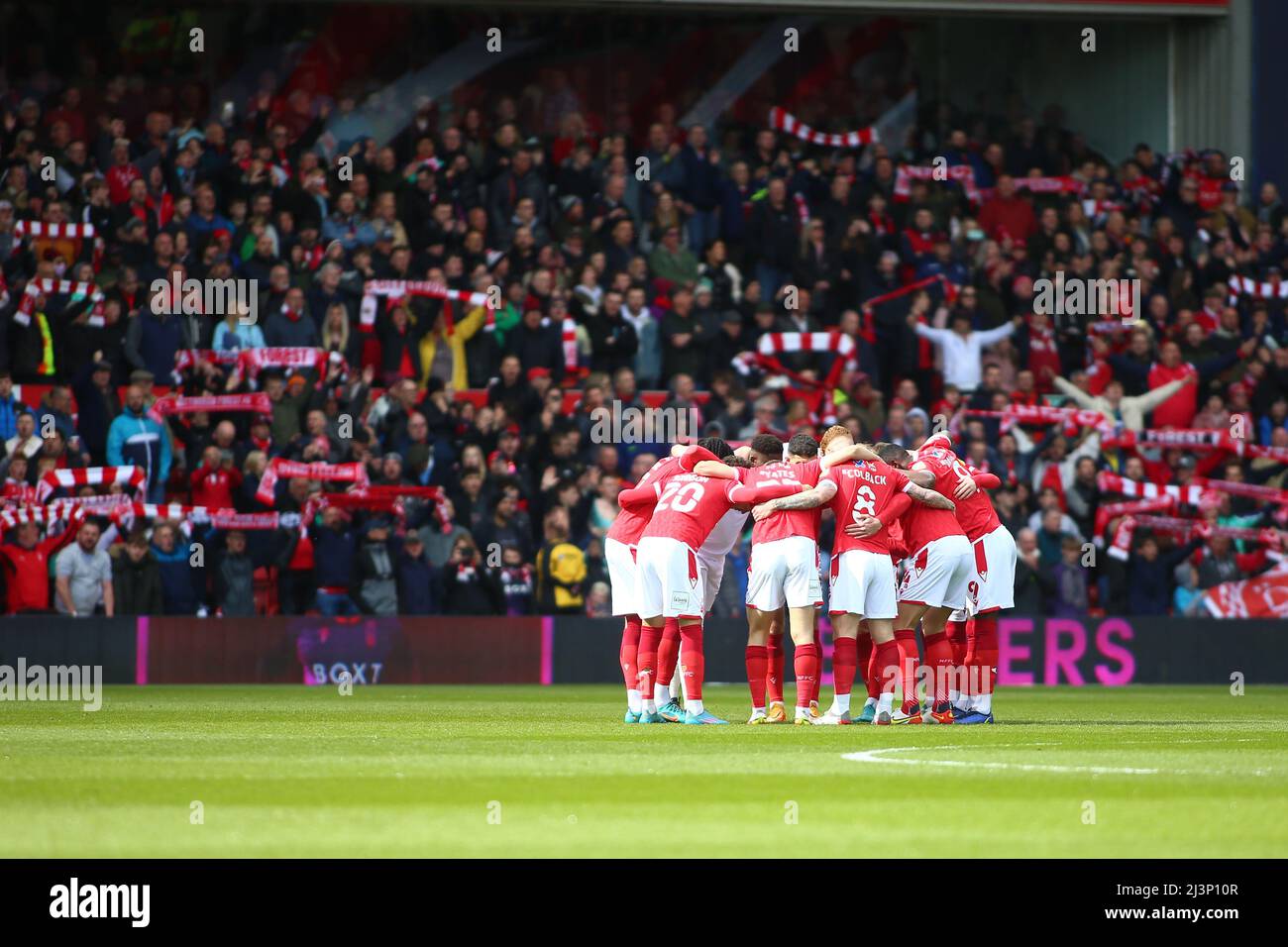 Nottingham Forest huddle before kick off Stock Photo - Alamy