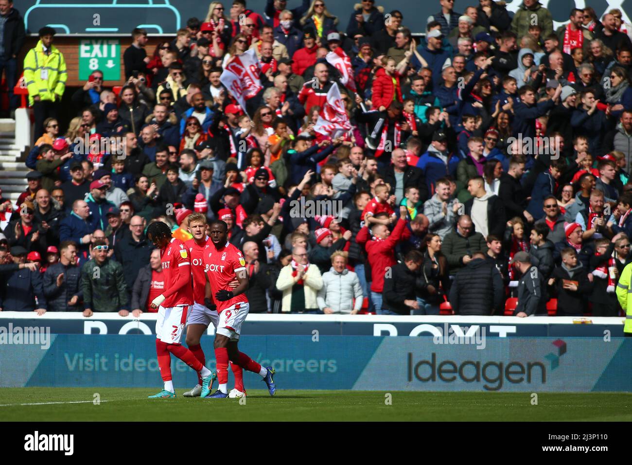 Keinan Davis #9 of Nottingham Forest celebrates his goal with team ...
