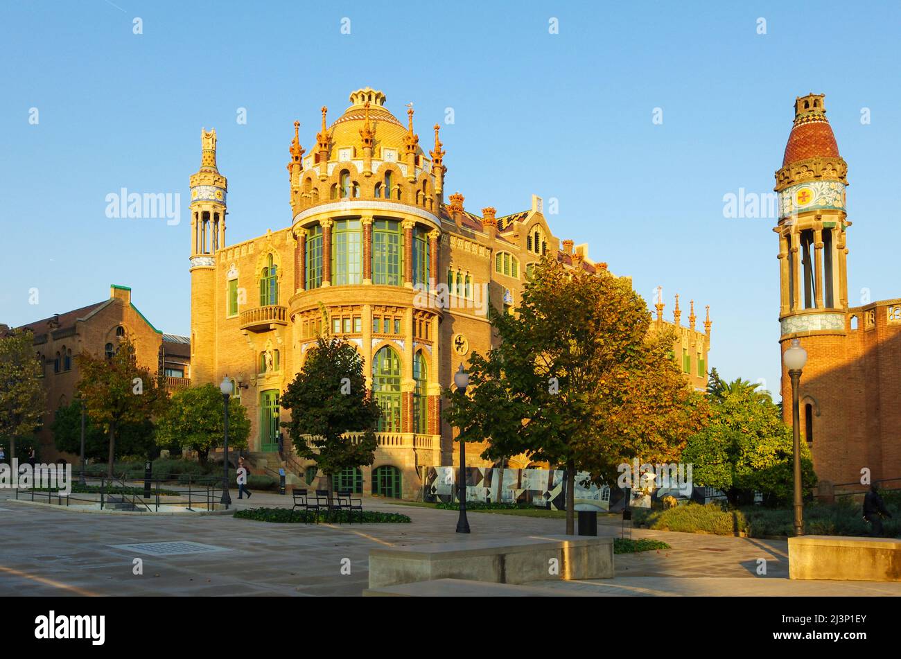 Hospital de la Santa Creu i Sant Pau, Pavilion, Architect Luis Doménech ...