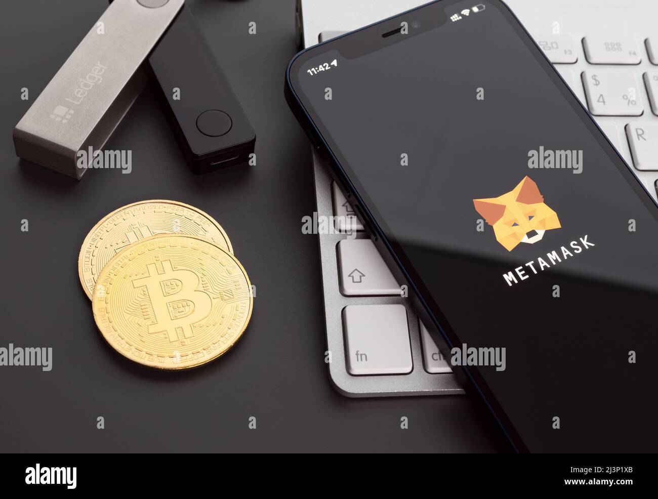 Metamask hi-res stock photography and images - Alamy
