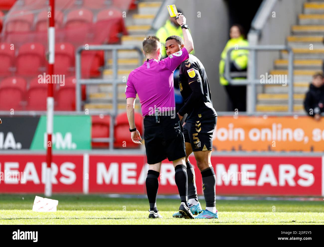 Yellowcard football hi-res stock photography and images - Alamy