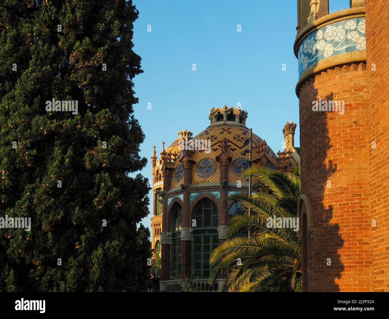 Hospital de la Santa Creu i Sant Pau, Pavilion, Architect Luis Doménech ...