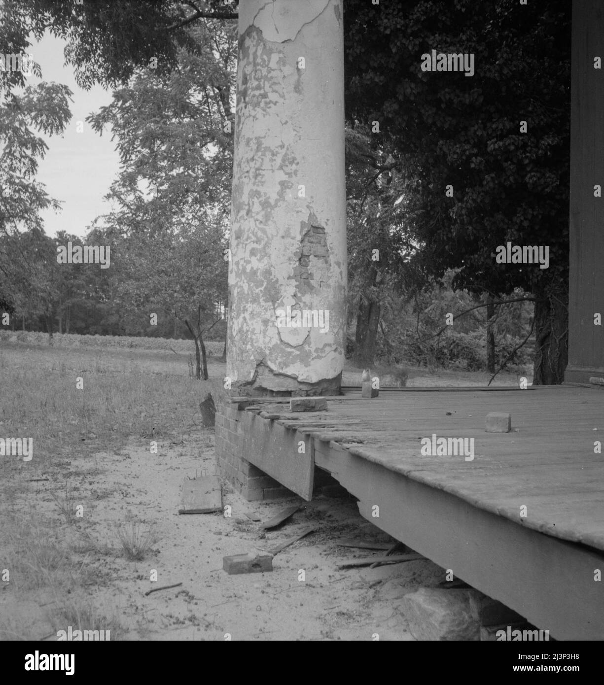Decaying antebellum plantation. Greene County, Georgia. [Building ...