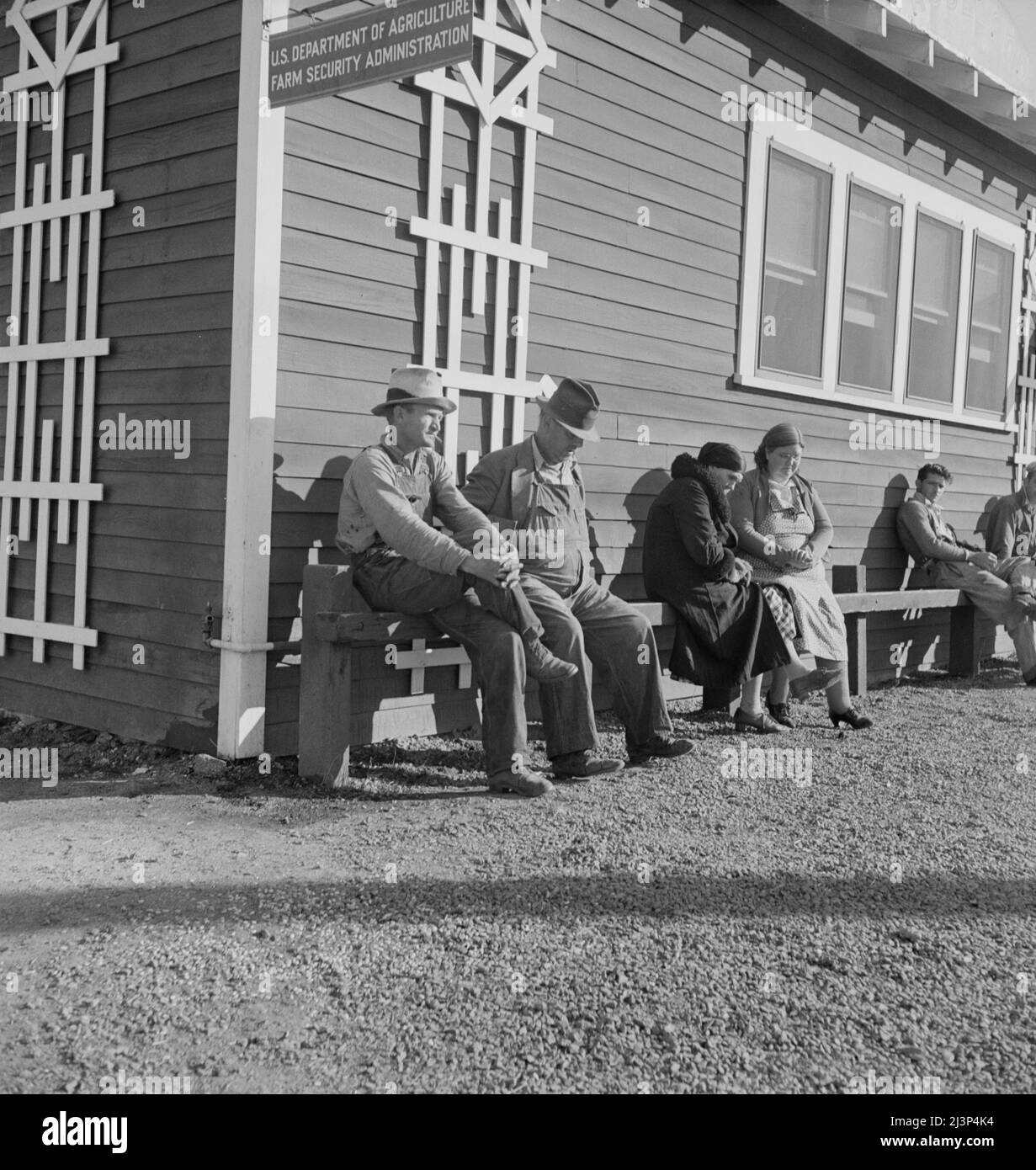 Lineup outside of Farm Security Administration grant office (relief to ...