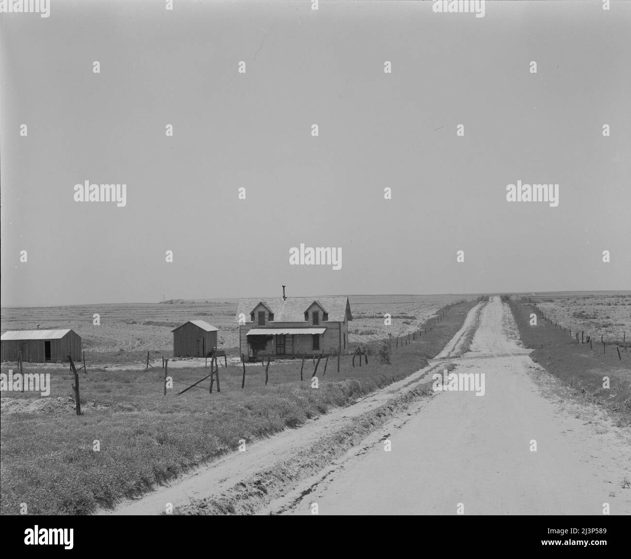 Dorothea lange dust bowl farm abandoned hi-res stock photography and images - Alamy