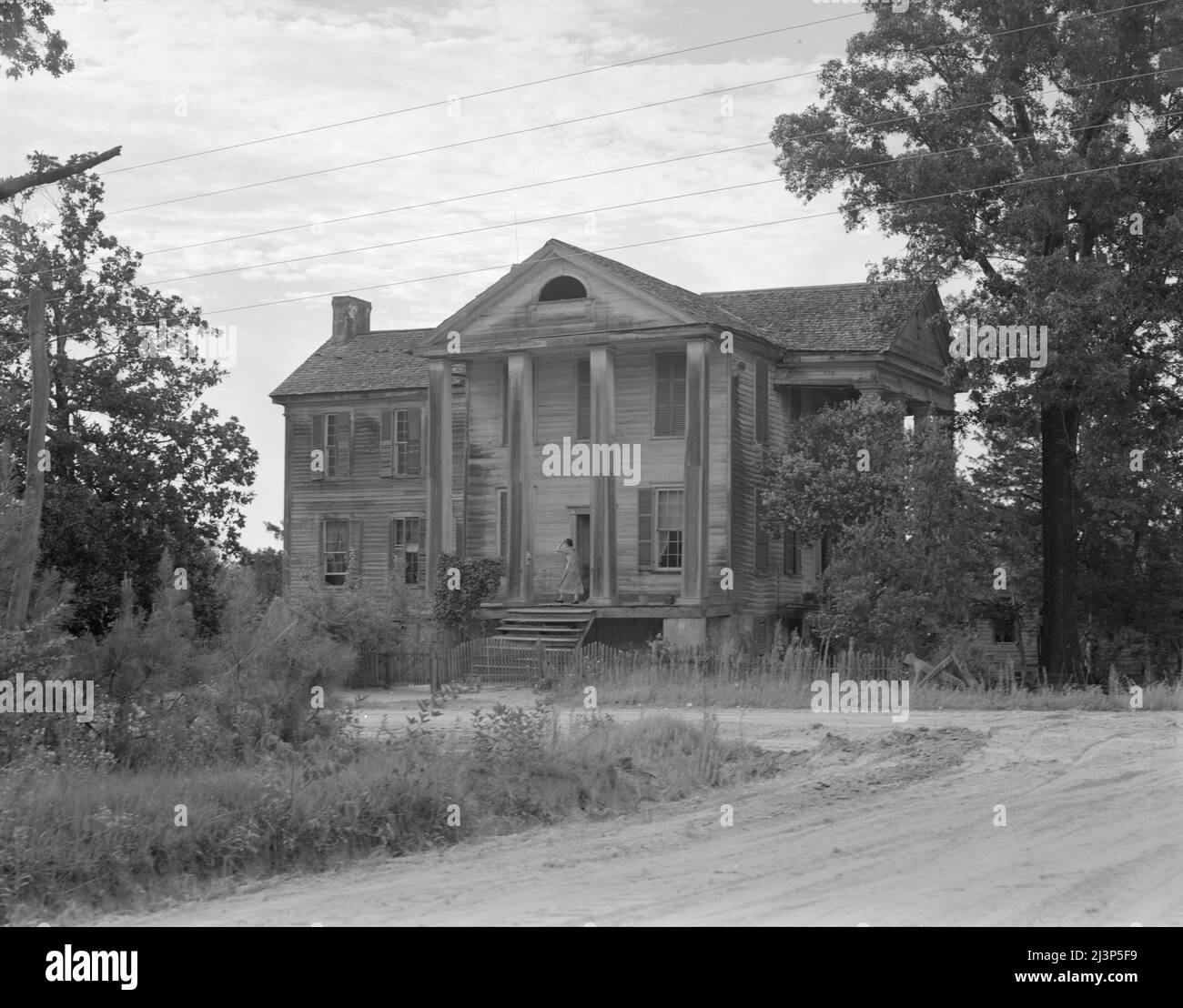 Antebellum plantation. Greene County, Georgia. [Decaying building ...