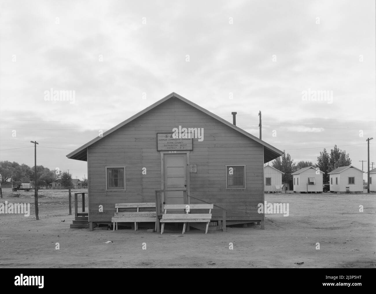 Scene in Shafter, richest potato-producing area in California. [Sign ...