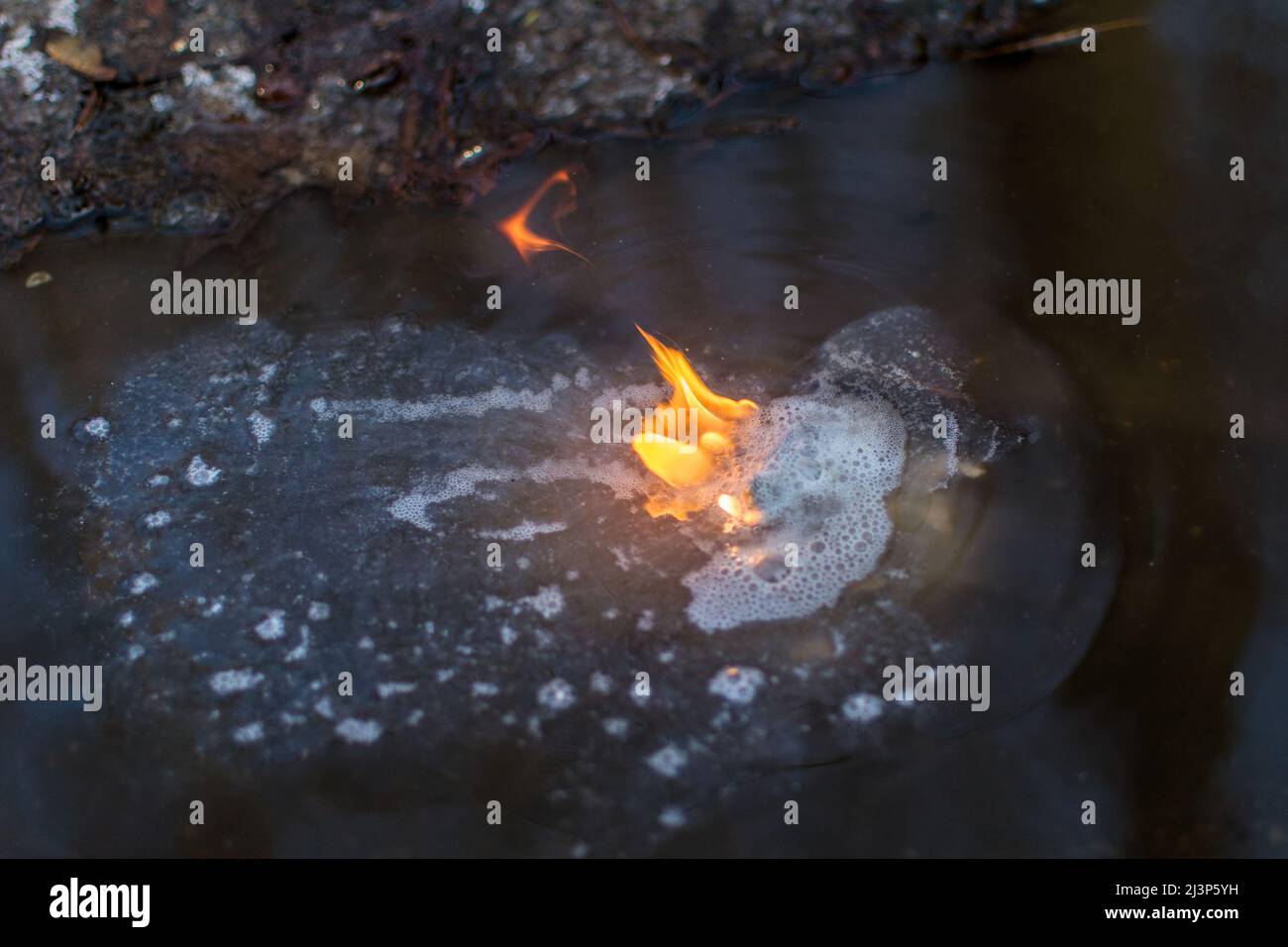 Calcium carbide hi-res stock photography and images - Alamy