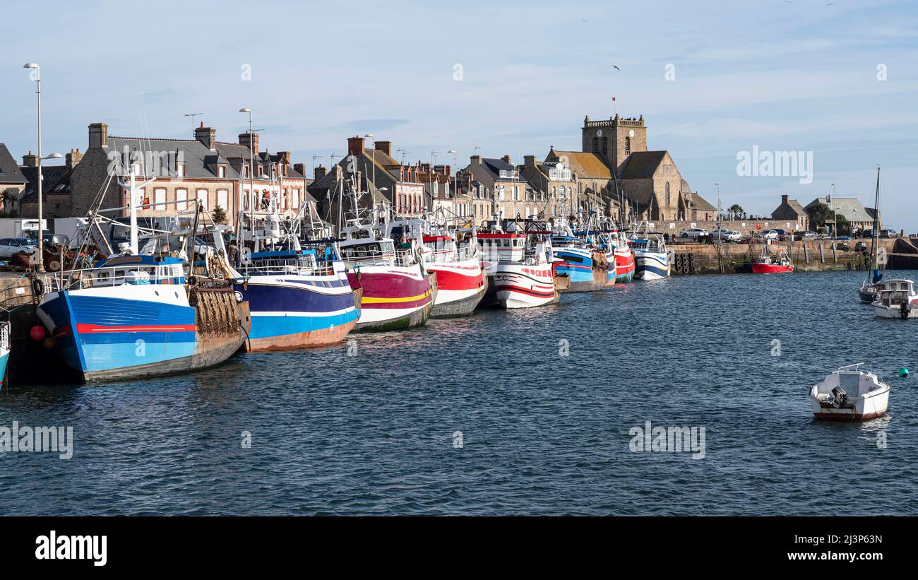 Boats in the port of barfleur hi-res stock photography and images - Alamy