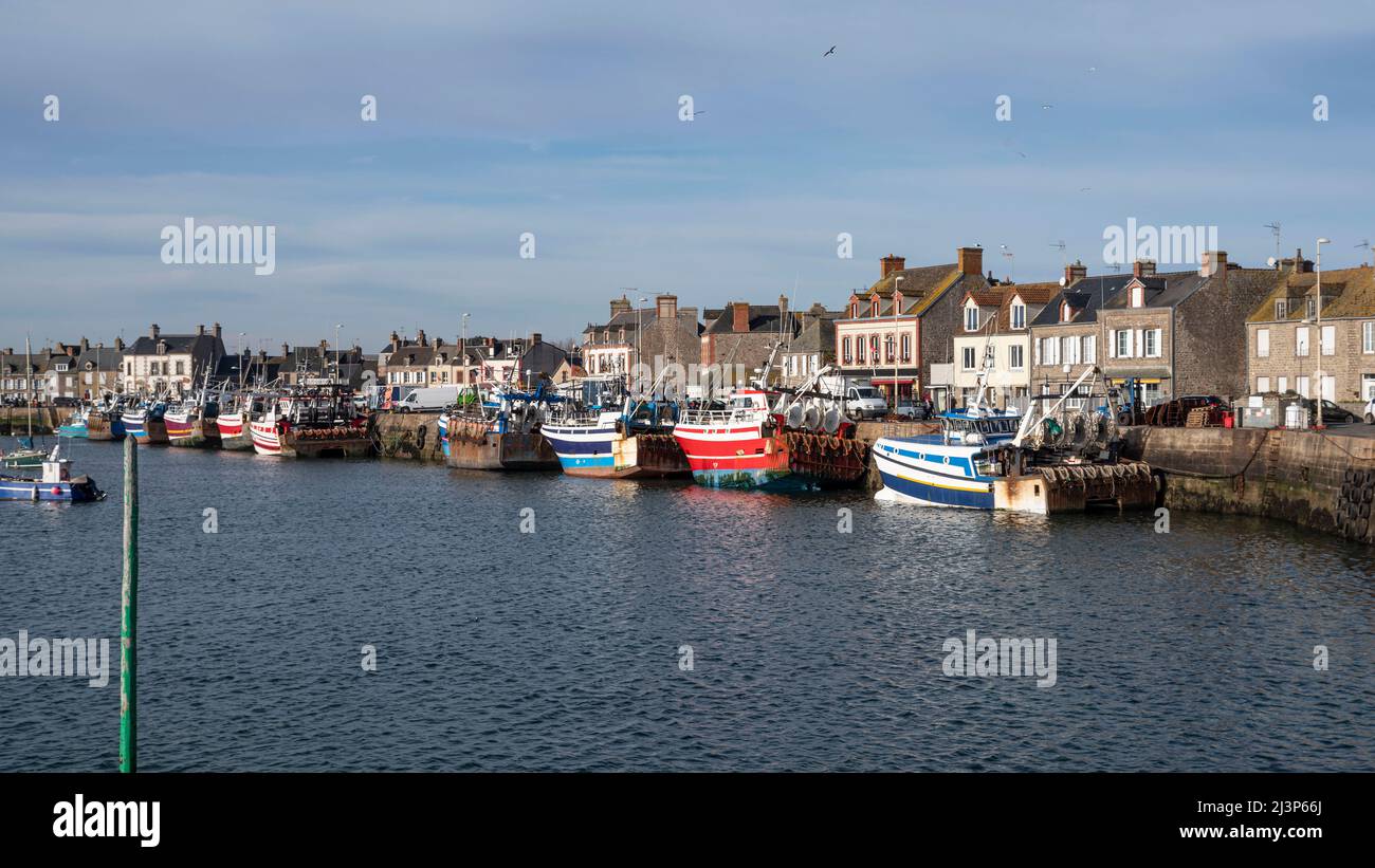 Boats in the port of barfleur High Resolution Stock Photography and ...