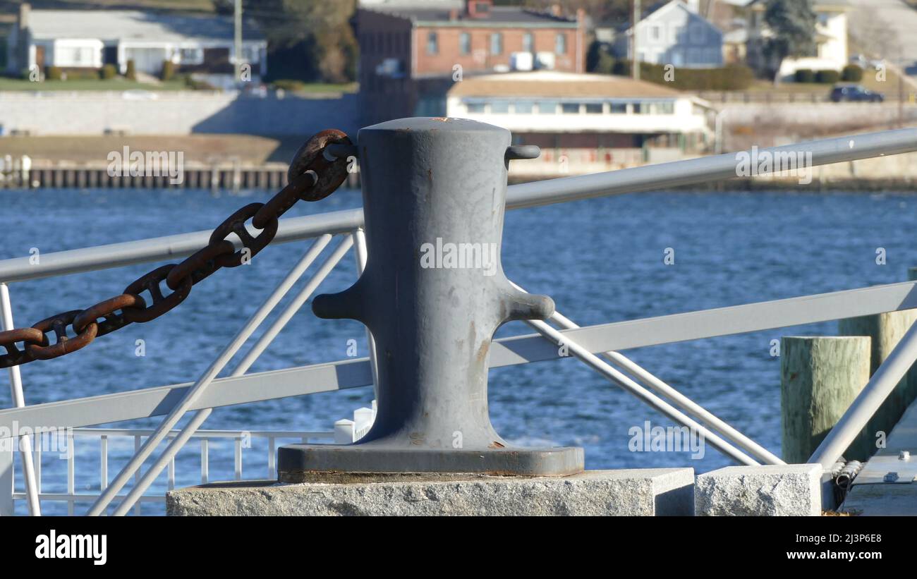 Ship mooring bollard hi-res stock photography and images - Alamy