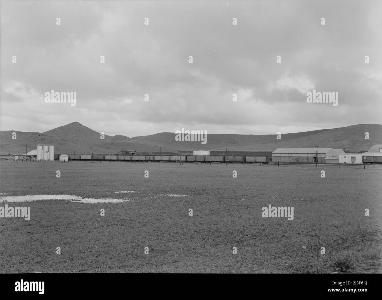 Orange packing shed. Strathmore, California Stock Photo - Alamy