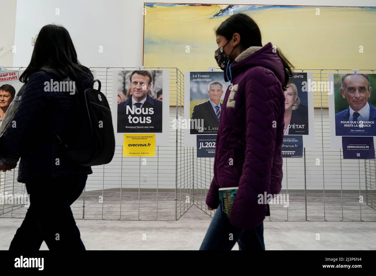French election 2022 posters hi-res stock photography and images - Alamy