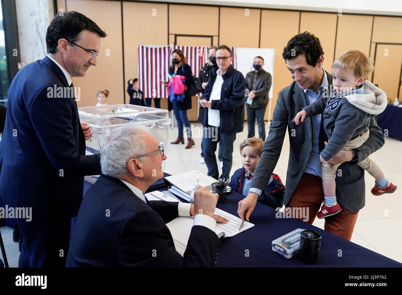 2022 french elections hi-res stock photography and images - Alamy