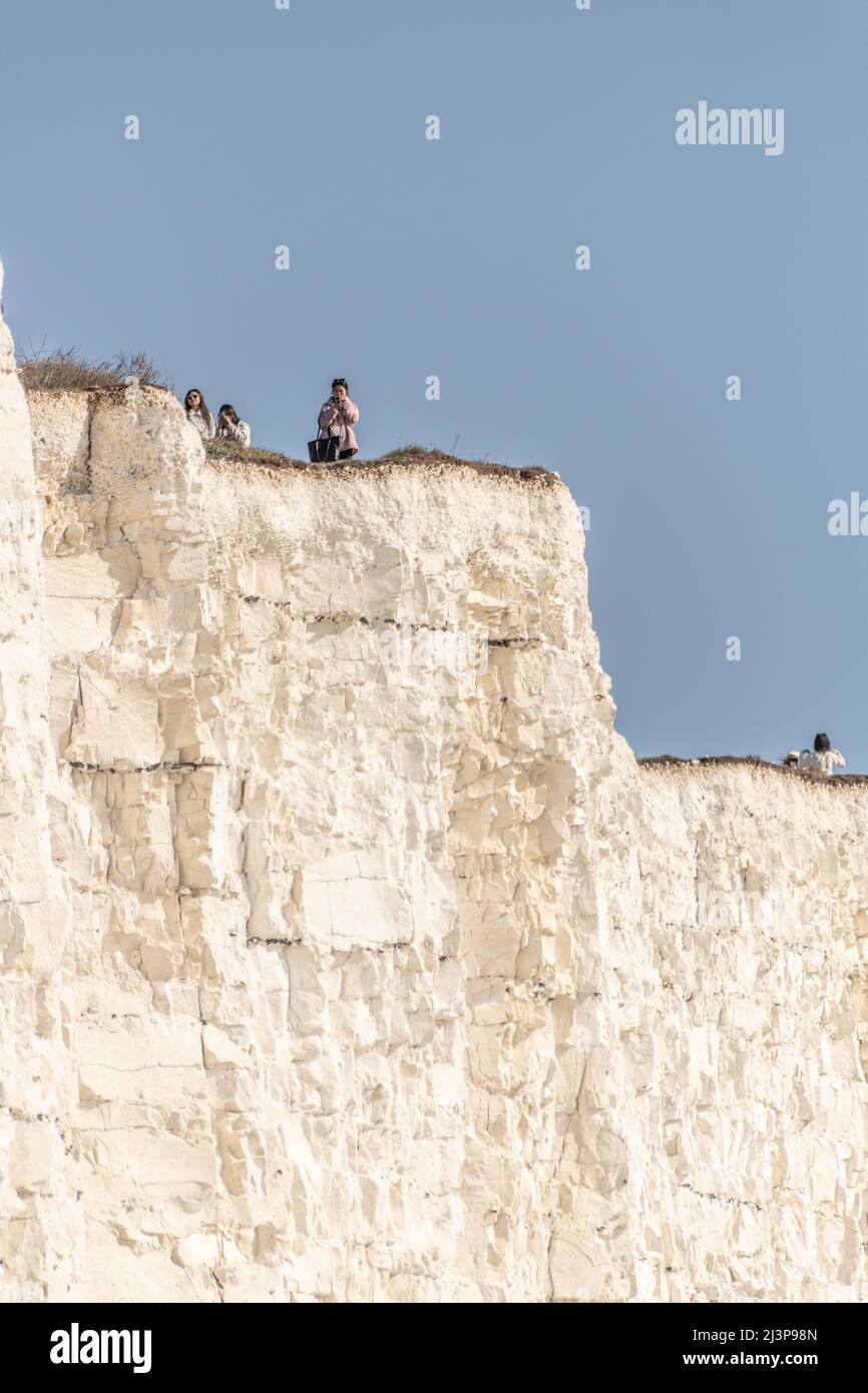 Cliff edge danger, People stand precariously close to the cliff edge at ...