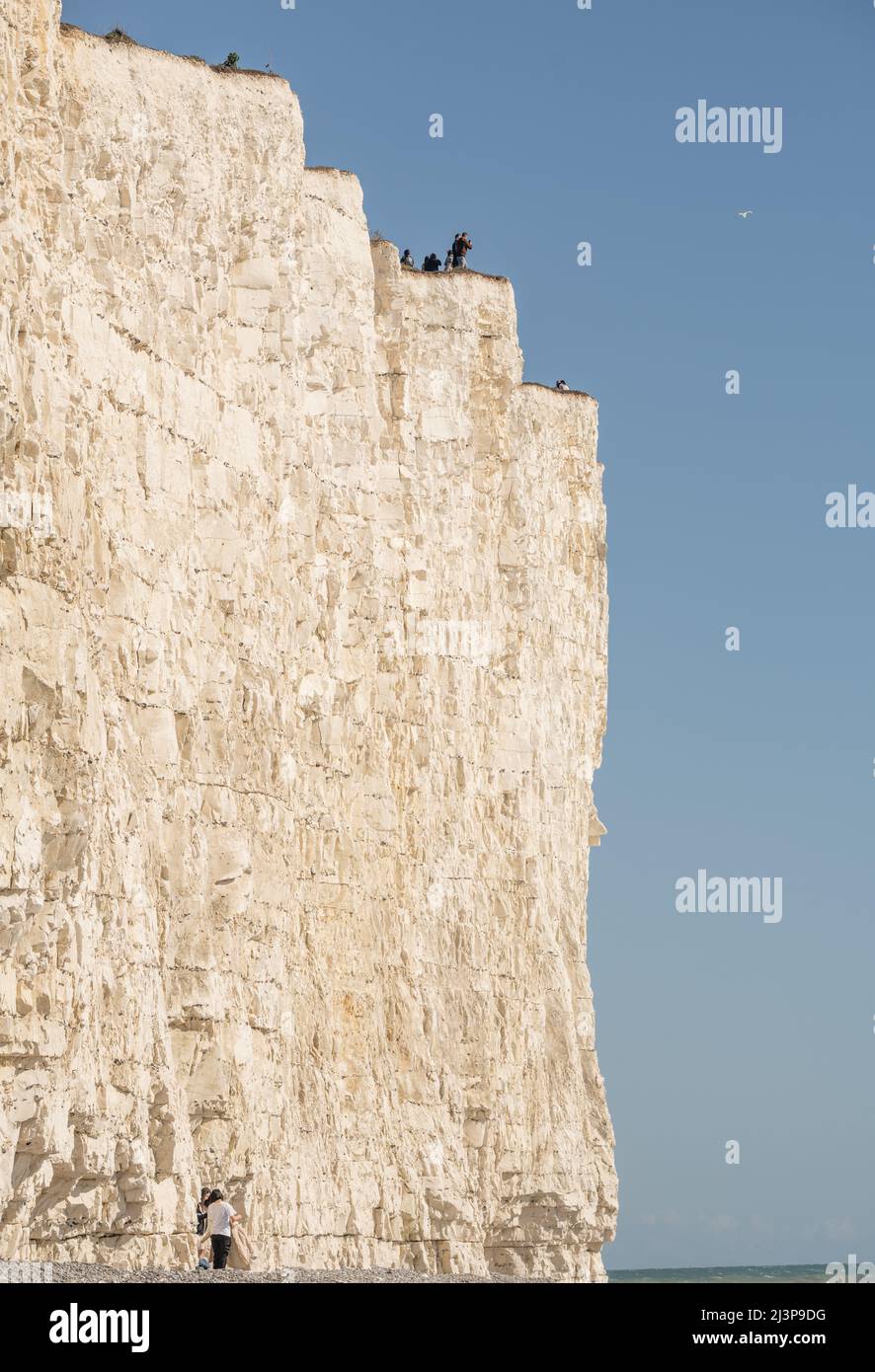 Cliff edge danger, People stand precariously close to the cliff edge at ...