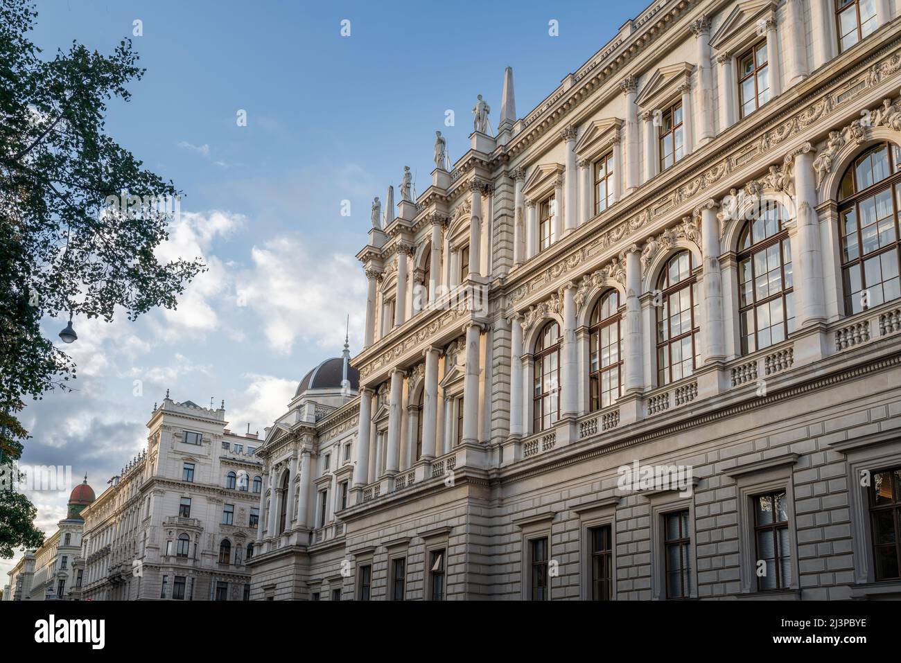 Central institution building university study hi-res stock photography ...