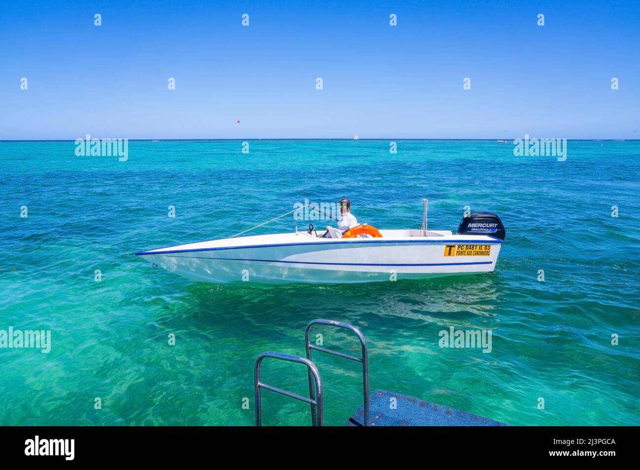 Glass bottom boat mauritius hi-res stock photography and images - Alamy