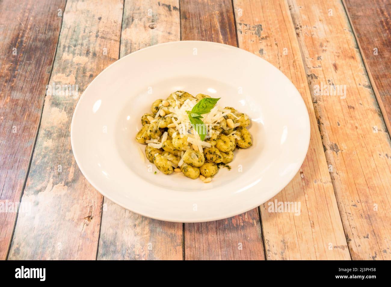 Spinach basil gnocchi hi-res stock photography and images - Alamy