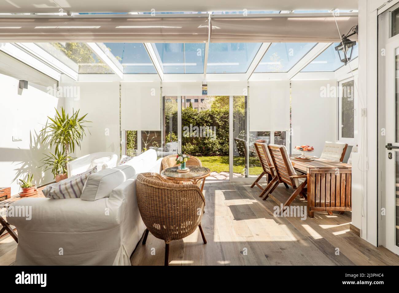 Terrace with access to the garden with white aluminum carpentry and ...