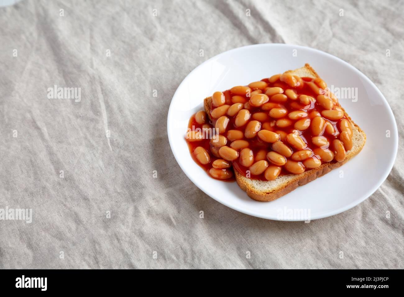Delicious English Beans on Toast, side view. Copy space Stock Photo - Alamy