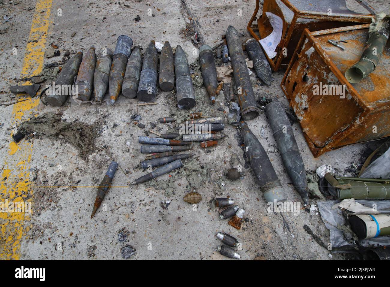 Russian artillery shells hi-res stock photography and images - Alamy