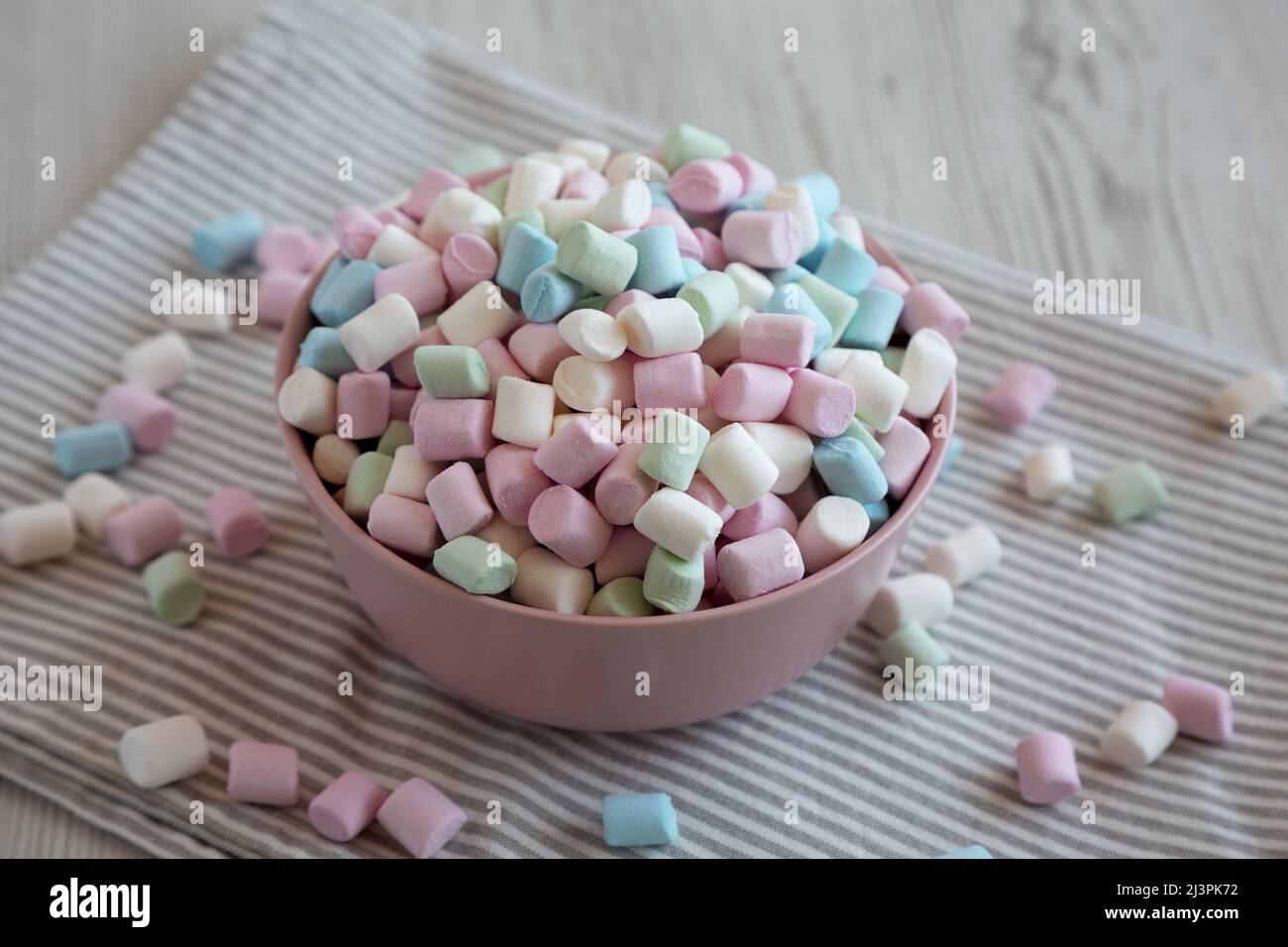 Rainbow marshmallows hi-res stock photography and images - Alamy