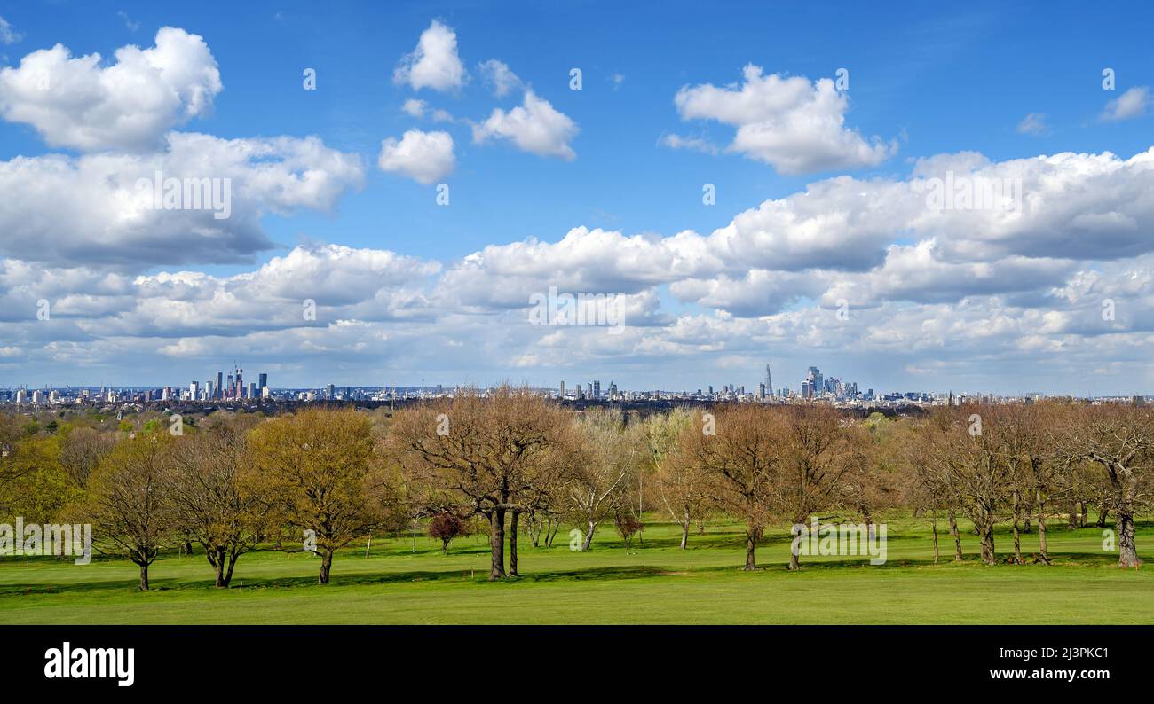 View of London seen from Sydenham Hill in Dulwich. L-R: Croydon ...
