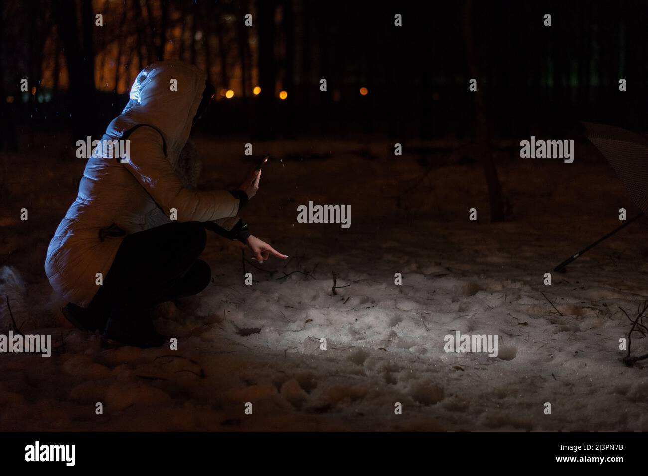 Lost woman in a town hi-res stock photography and images - Alamy