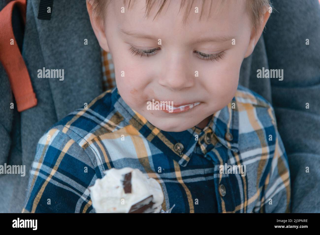 A little boy eats ice cream Stock Photo - Alamy