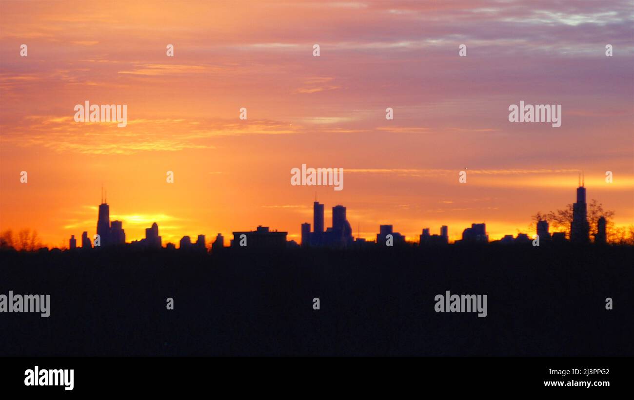 Chicago skyline at sunrise hi-res stock photography and images - Alamy