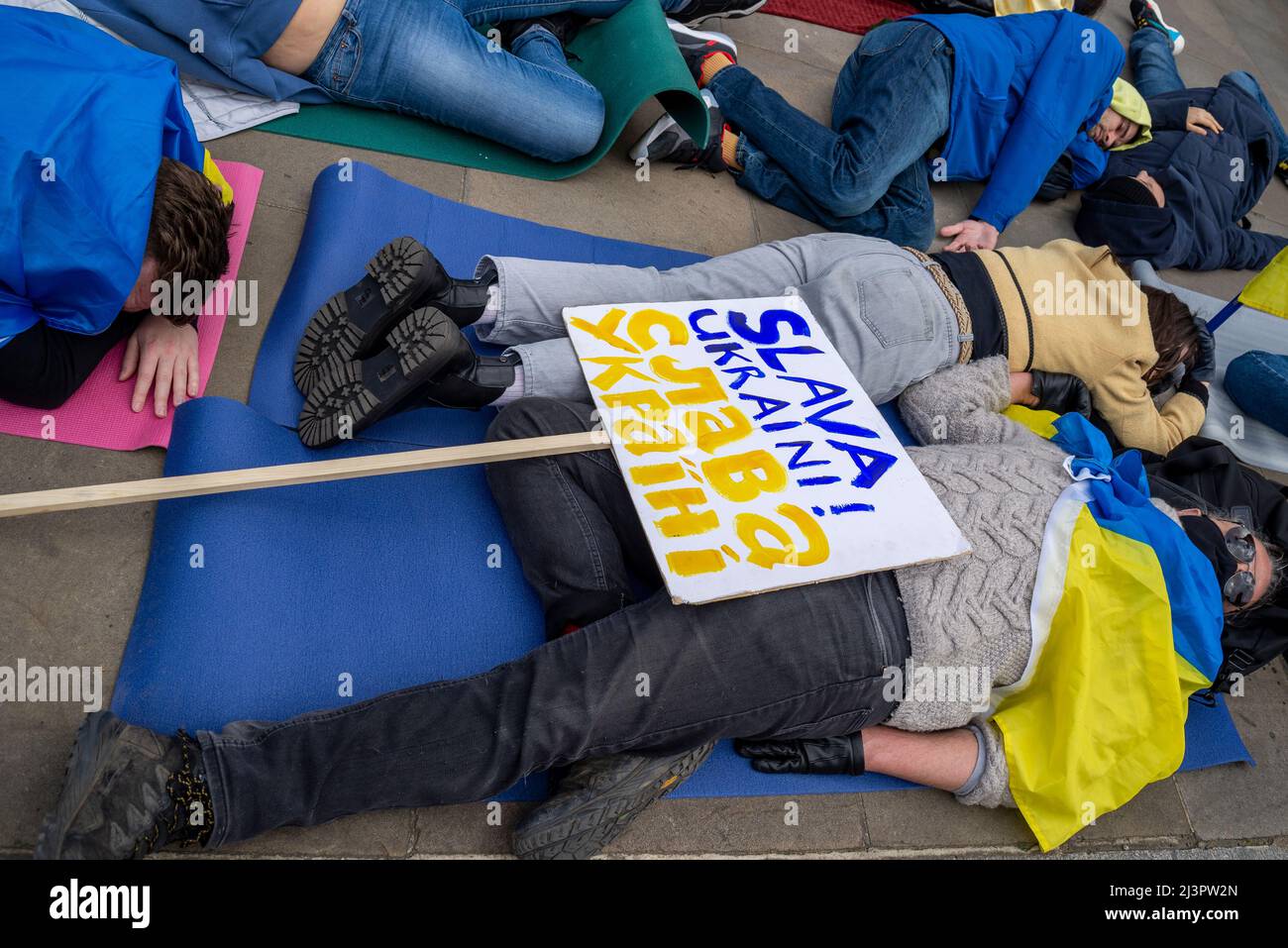 Slava ukraini flag hi-res stock photography and images - Alamy