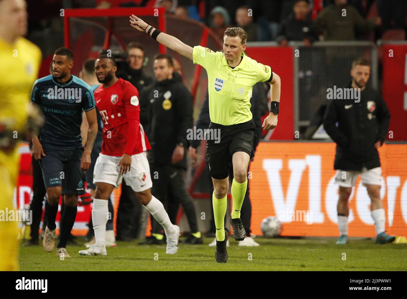 UTRECHT - Referee Sander van der Eijk disallows the goal during the ...
